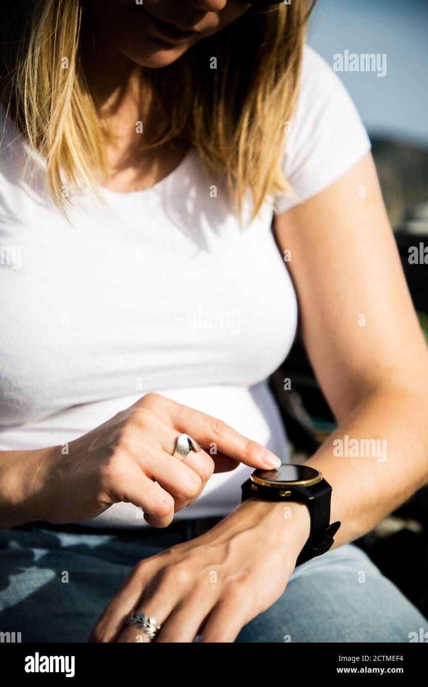 woman wearing a smart watch Stock Photo - Alamy