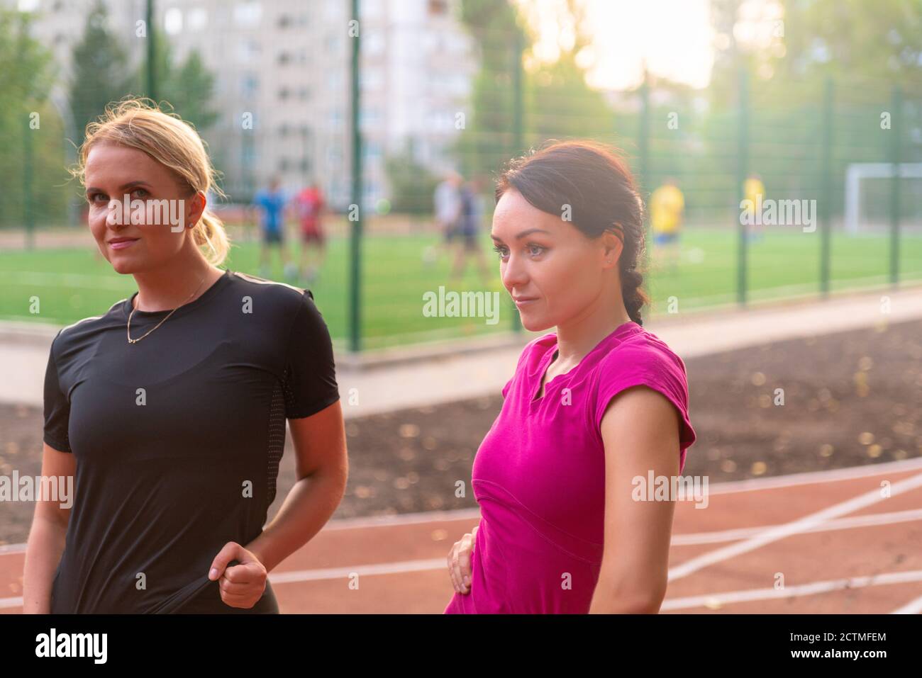 Two girls race track hi-res stock photography and images - Alamy