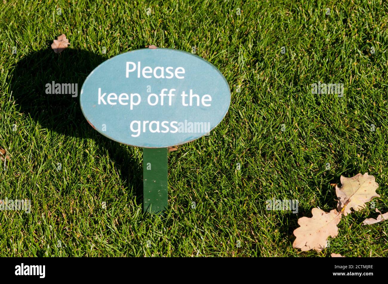Keep off the grass sign hi-res stock photography and images - Alamy