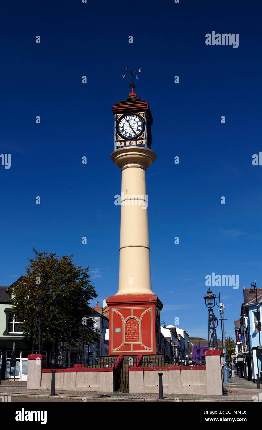 Large tall clock hi-res stock photography and images - Alamy
