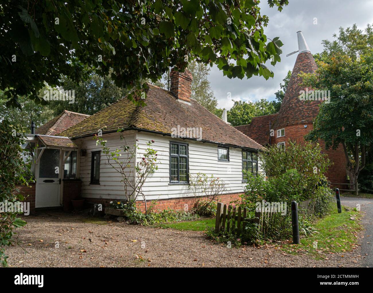 Oast house smarden hi-res stock photography and images - Alamy