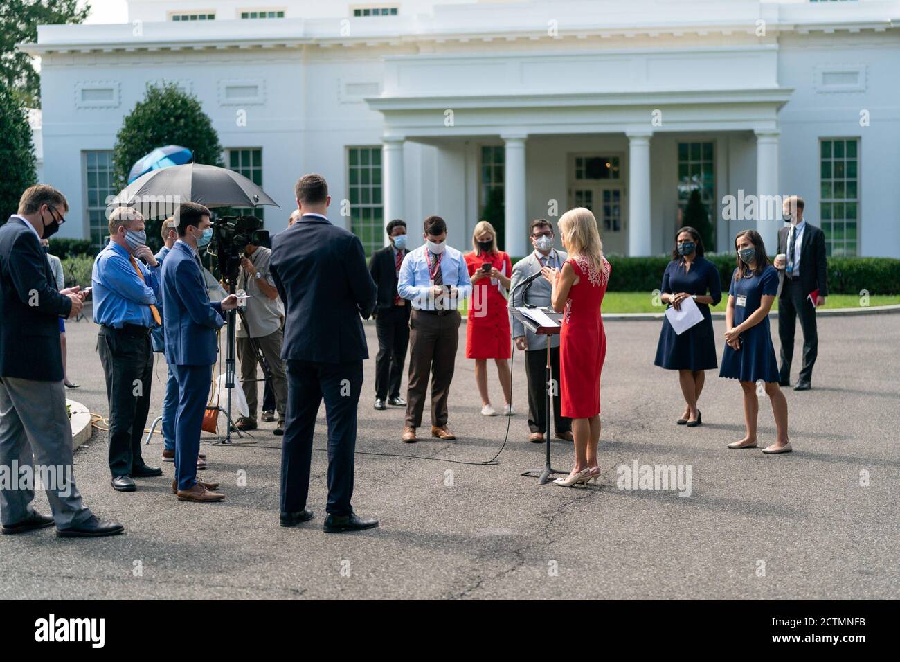 Kellyanne conway and donald trump hi-res stock photography and images ...