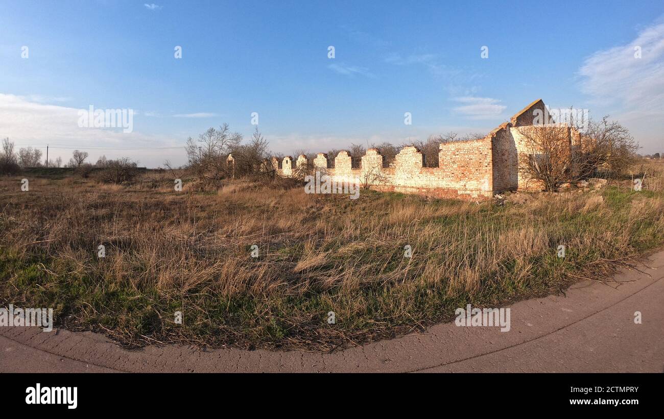 Abandoned Barn. The ruins of an old agricultural barn Stock Photo - Alamy