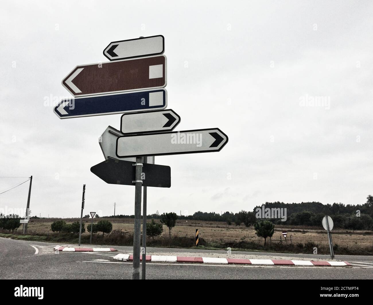 Different way signal board hi-res stock photography and images - Alamy