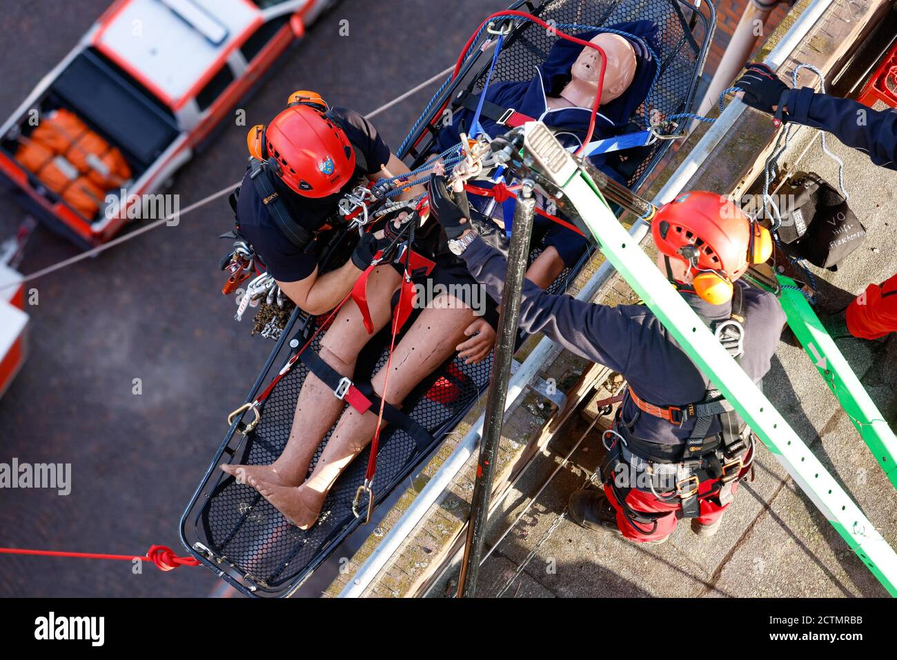 Wiesbaden, Germany. 24th Sep, 2020. Firefighters abseil a lifelike ...