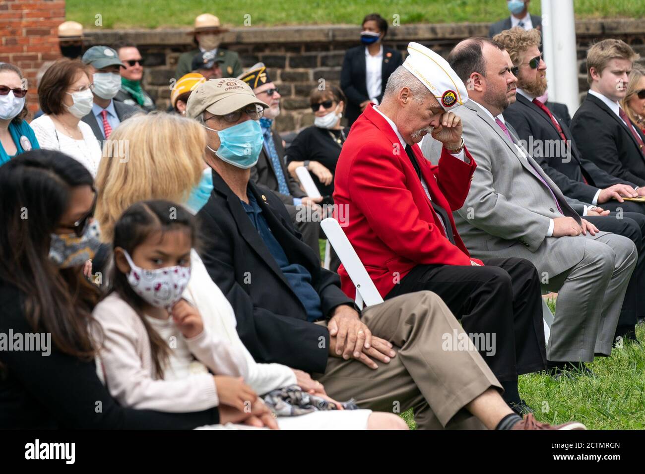 Military personnel attend memorial hi-res stock photography and images ...