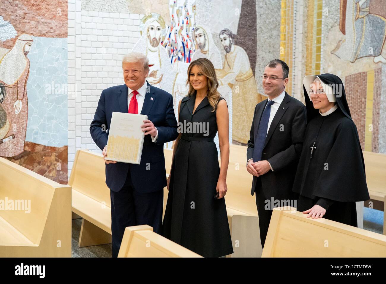 The President and First Lady Visit the Saint John Paul II National ...