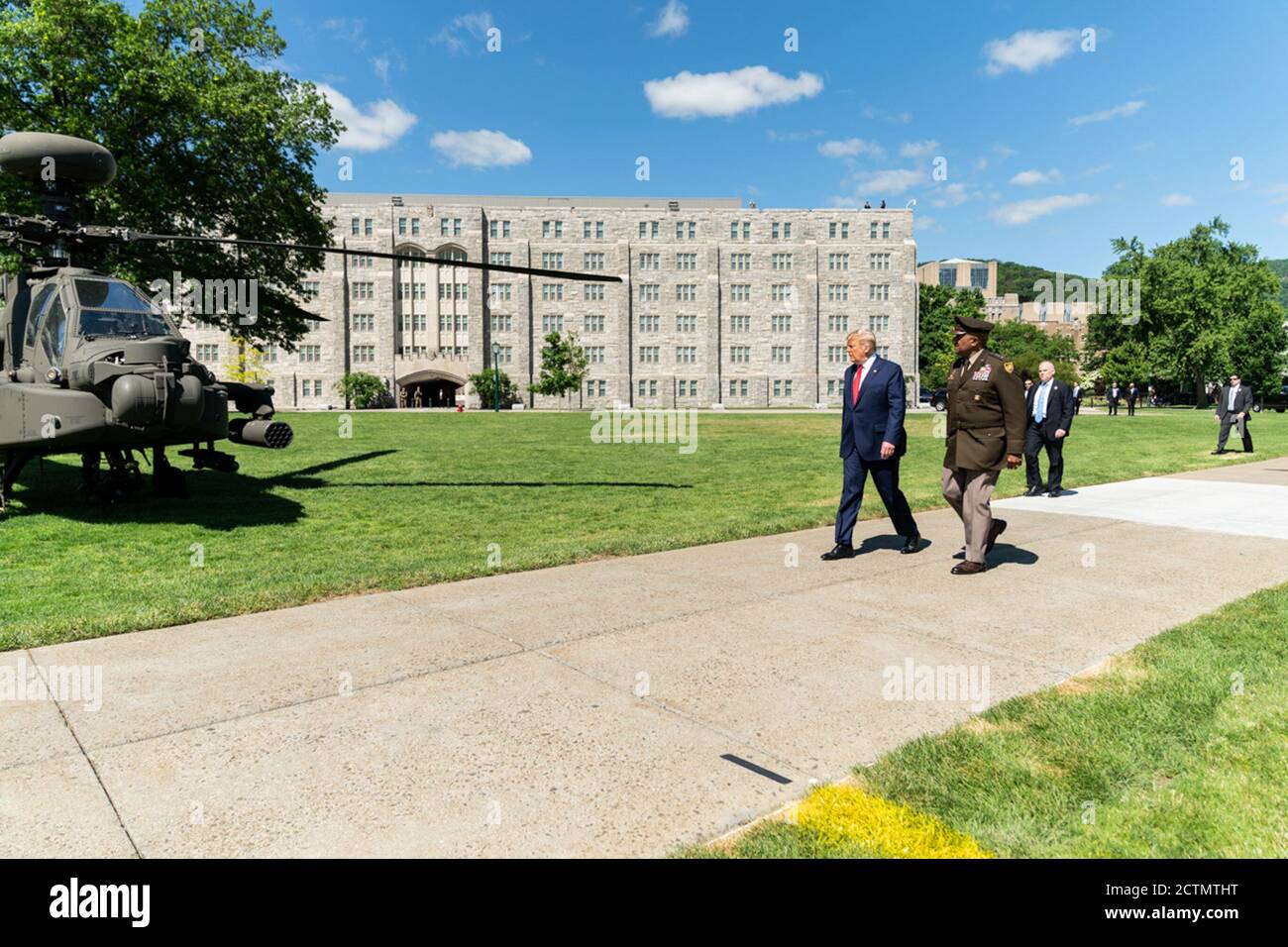 President trump with west point cadets hi-res stock photography and ...