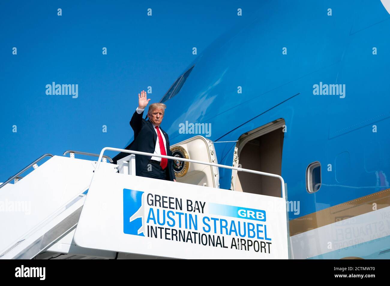 President Donald Trump arrives at Green Bay-Austin Straubel ...