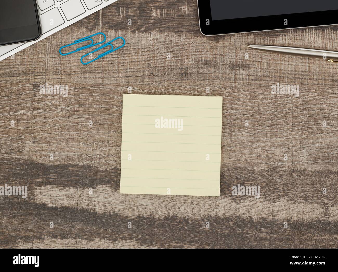 Blank adhesive note on wooden desk Stock Photo - Alamy