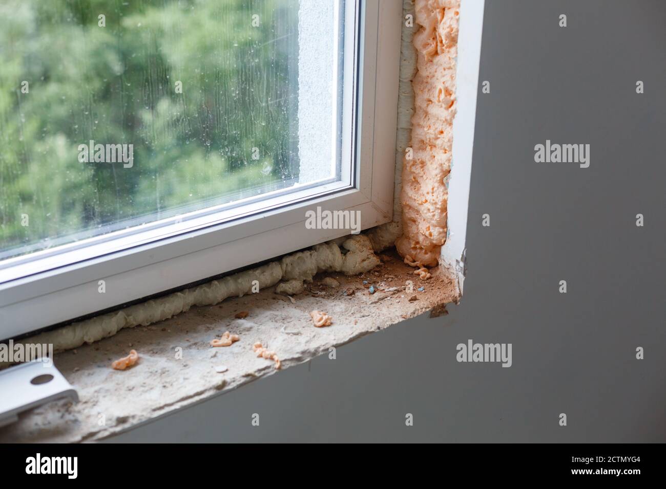 Applying putty window hi-res stock photography and images - Alamy