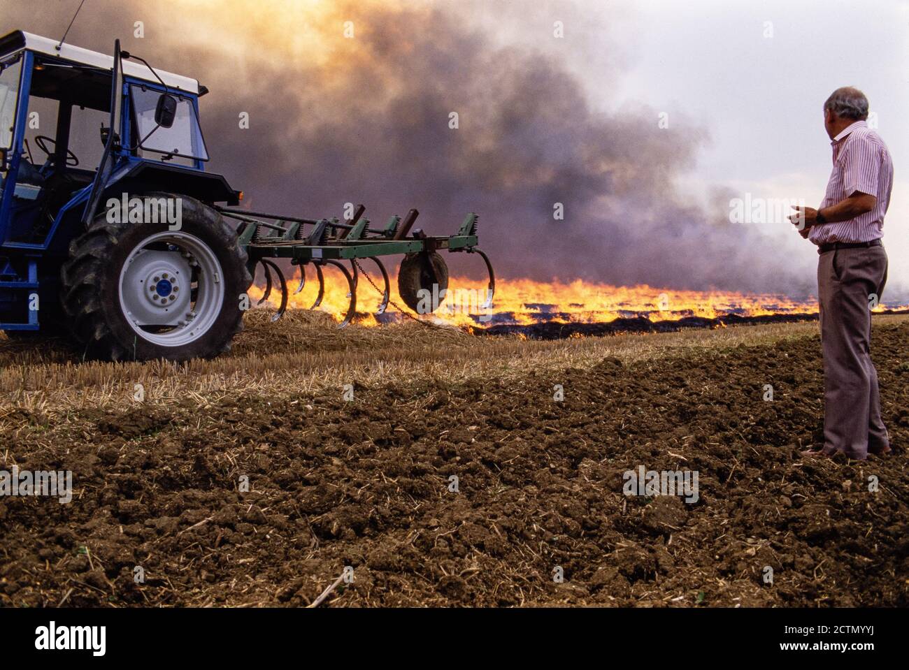 Stubble burning england hi-res stock photography and images - Alamy