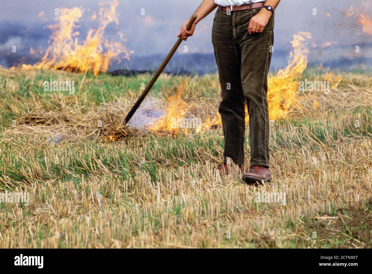 Stubble burning england hi-res stock photography and images - Alamy