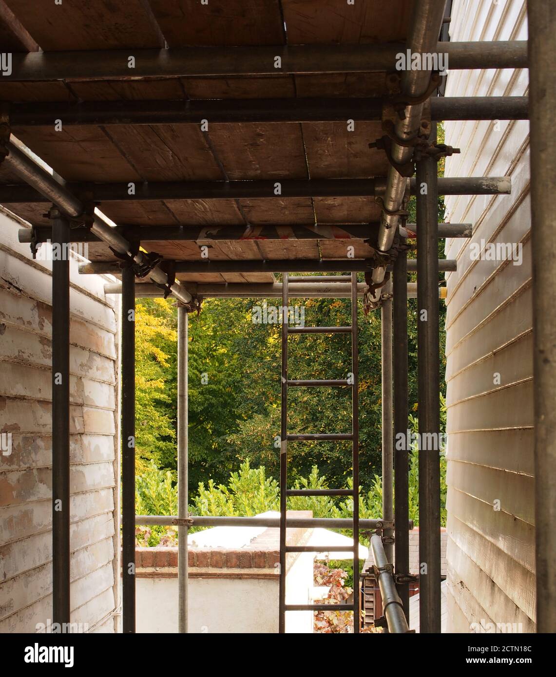 Timber scaffolding hi-res stock photography and images - Alamy