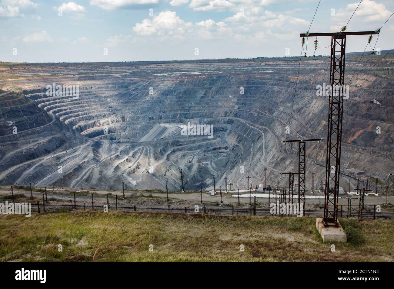 Open pit quarry hi-res stock photography and images - Alamy