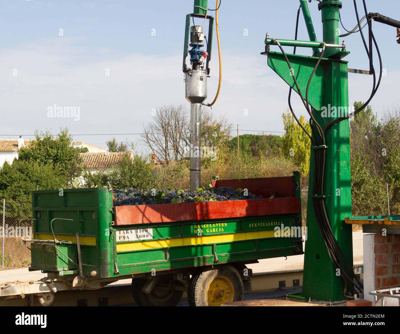 Automatic sampler for trucks extracts grapes from the vintage to ...
