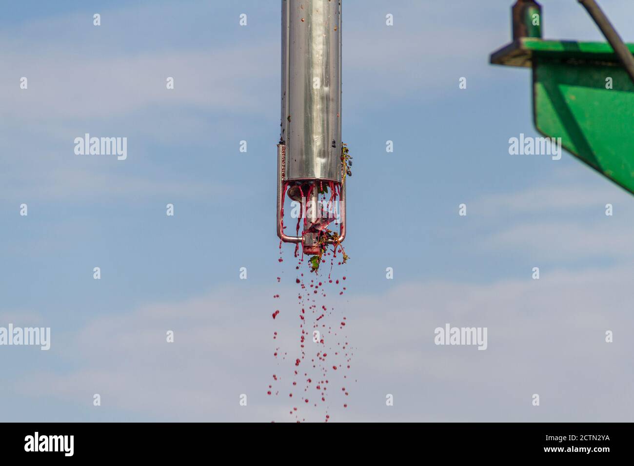 Automatic sampler for trucks extracts grapes from the vintage to ...