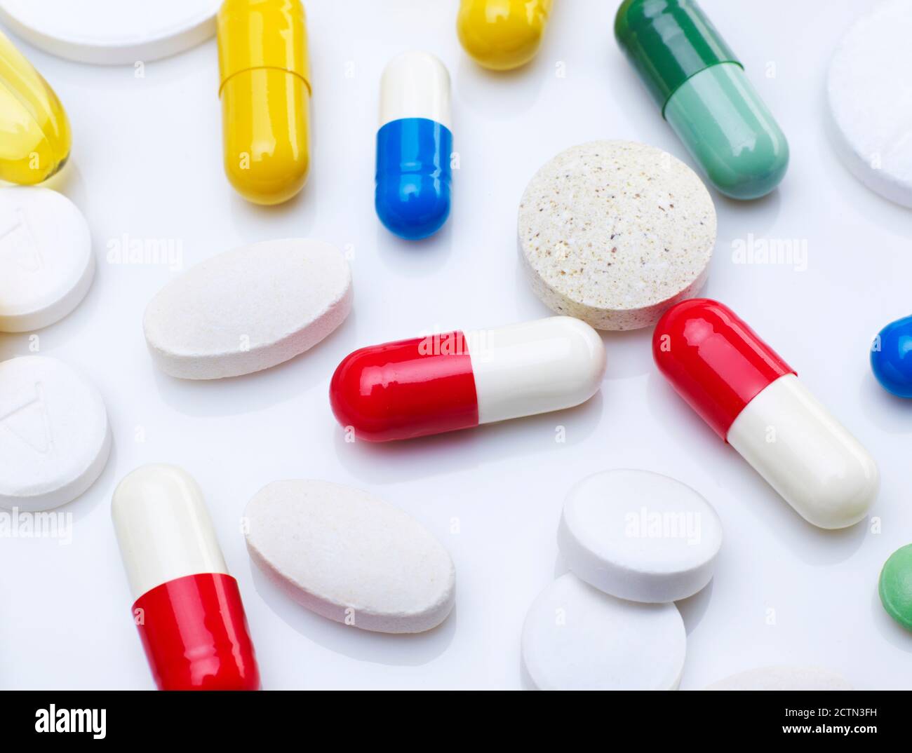 Vitamins and pills Stock Photo - Alamy