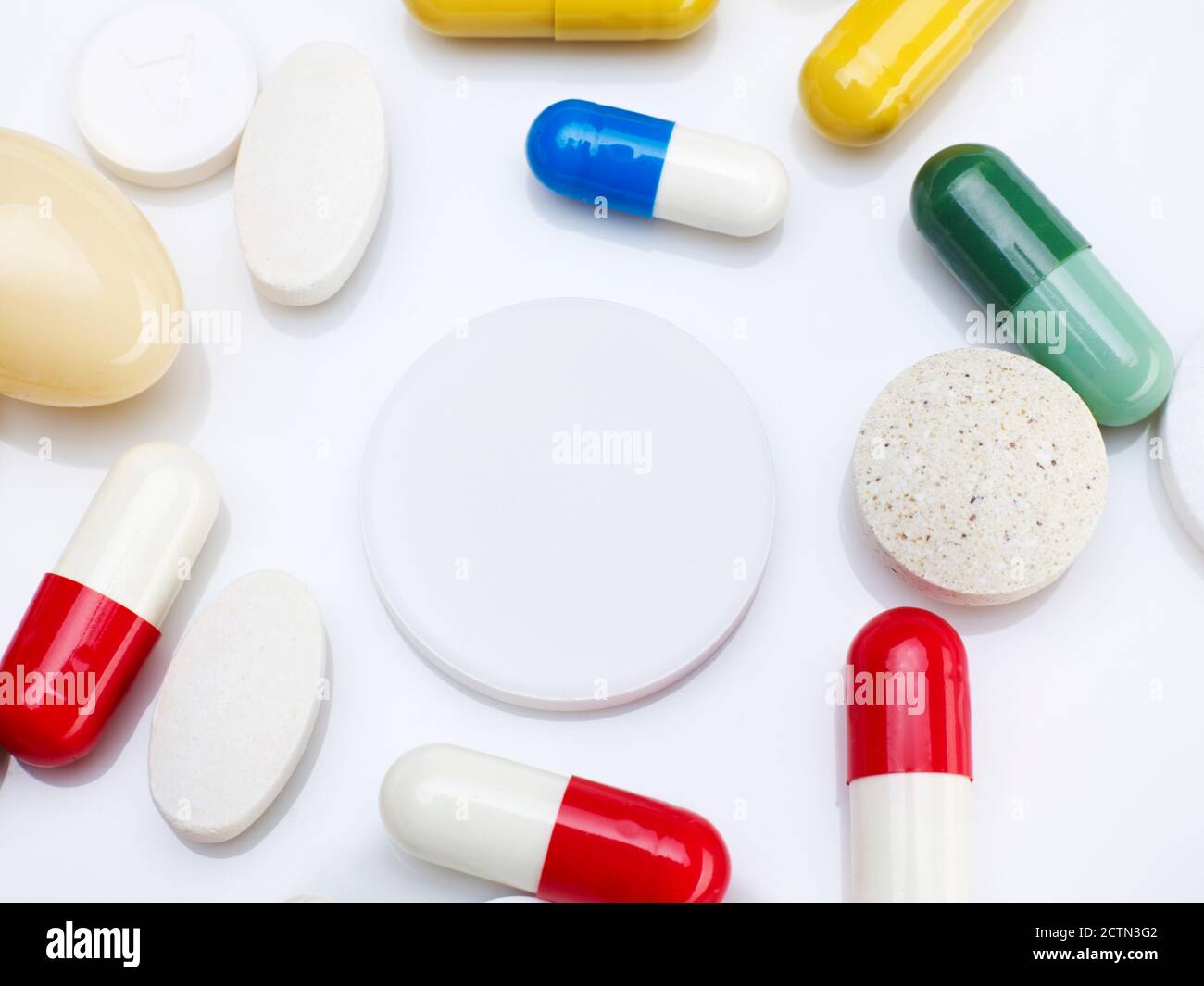 Different colored pills hi-res stock photography and images - Alamy