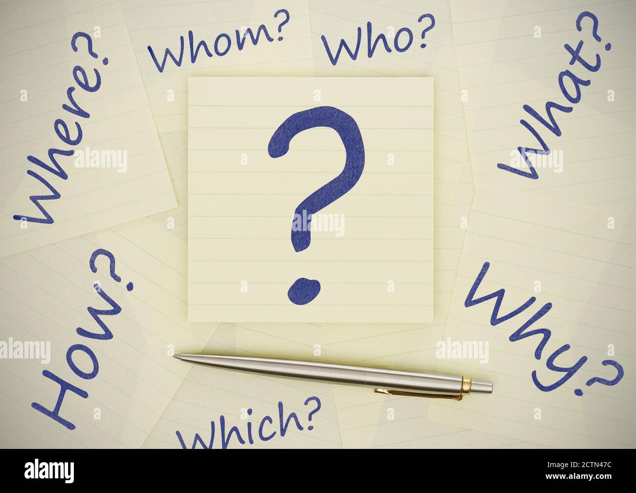 Adhesive notes with question marks on wood Stock Photo - Alamy