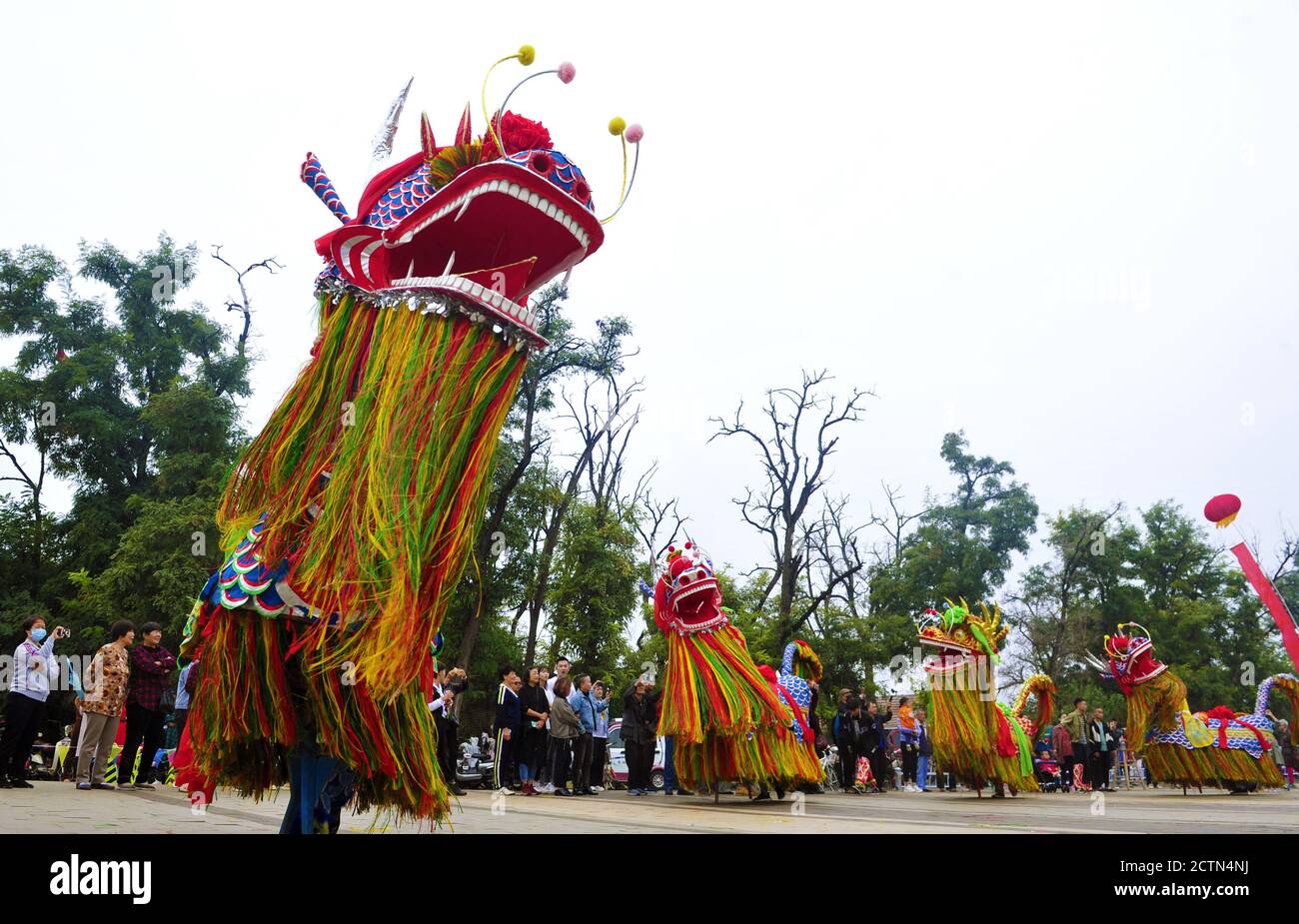 Qilin dance hi-res stock photography and images - Alamy