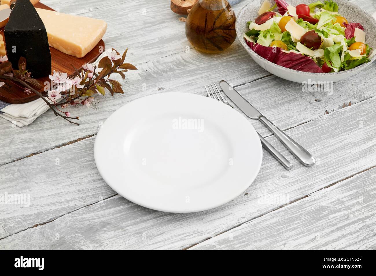 Empty plate on dinner table Stock Photo - Alamy