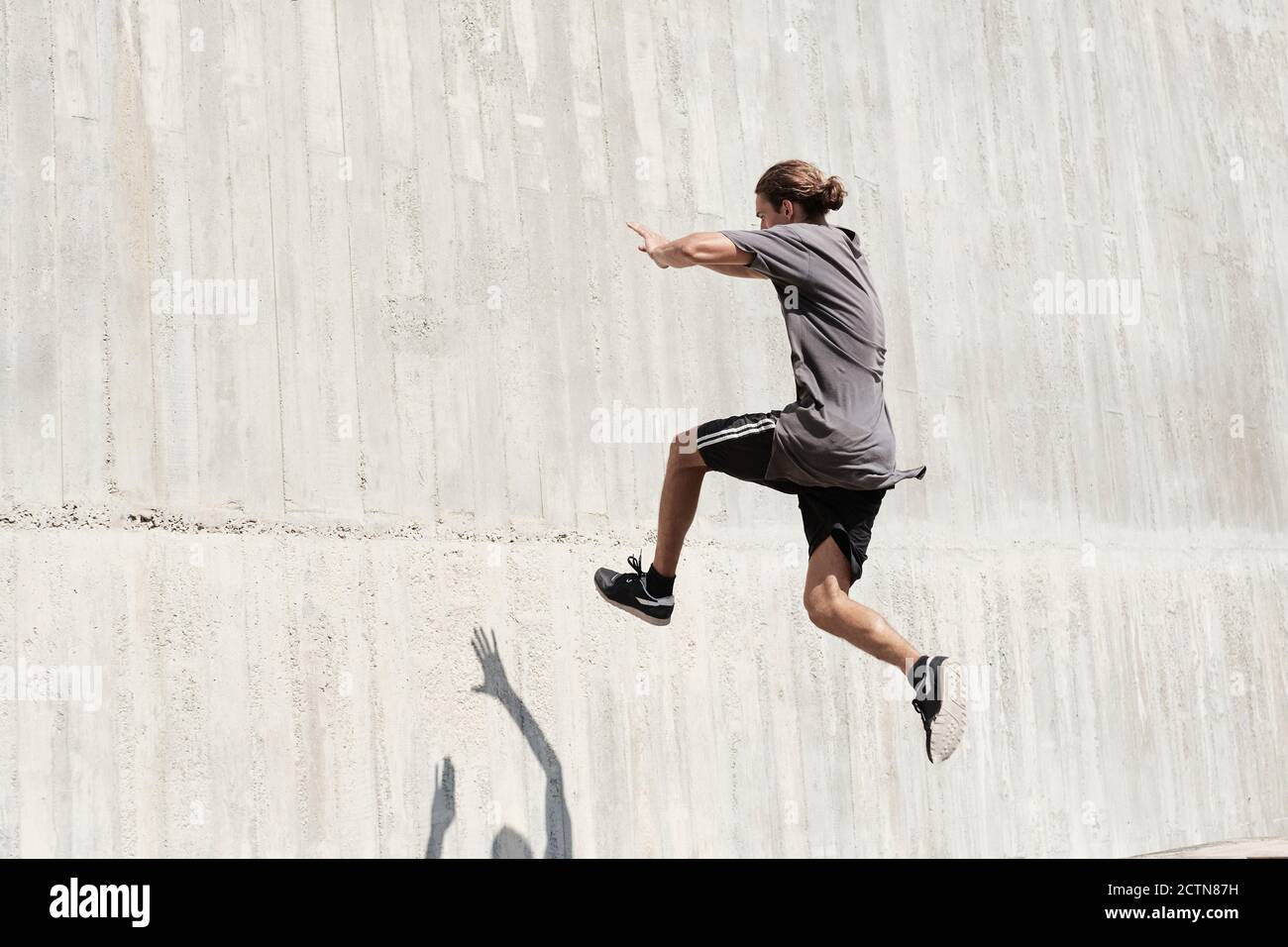 Parkour wall hi-res stock photography and images - Alamy