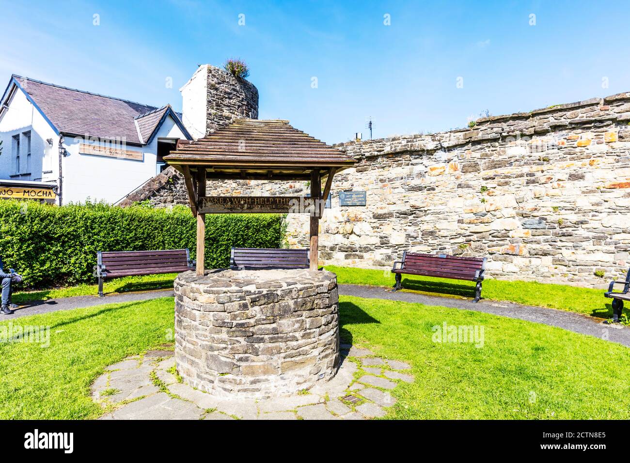 Wishing well hi-res stock photography and images - Alamy