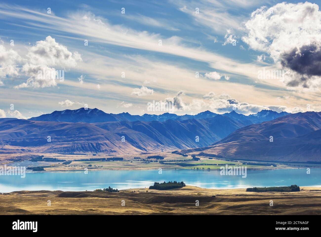 Amazing natural landscapes in New Zealand. Mountains lake Stock Photo ...