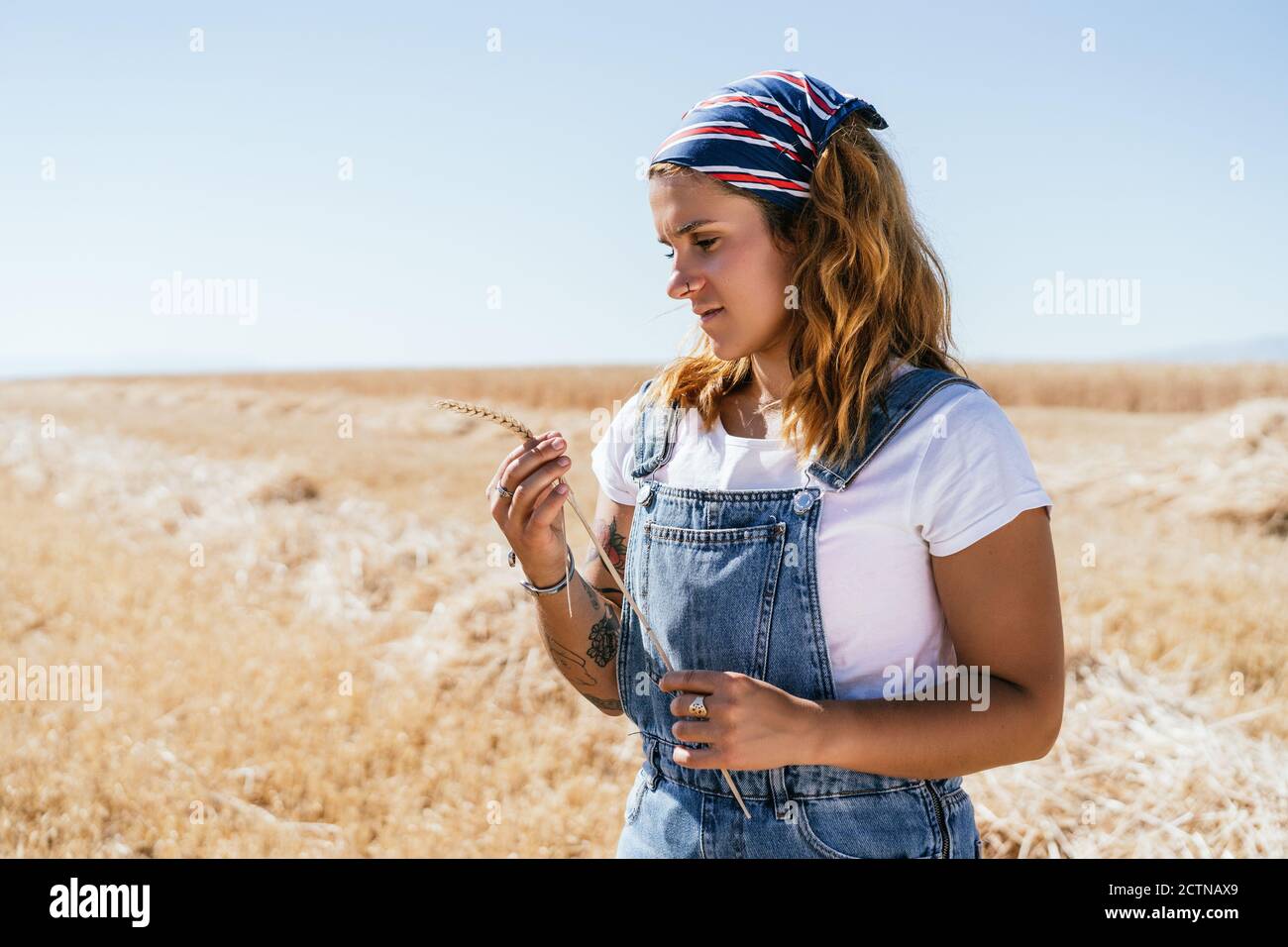 Relaxed clothes hi-res stock photography and images - Alamy