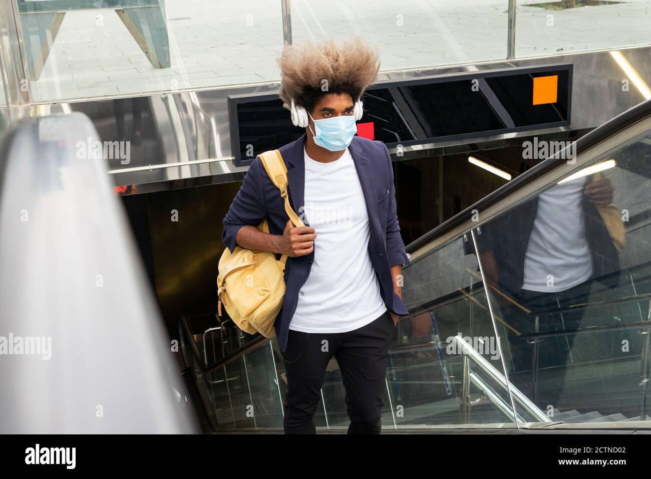 Suit over the shoulder hi-res stock photography and images - Alamy