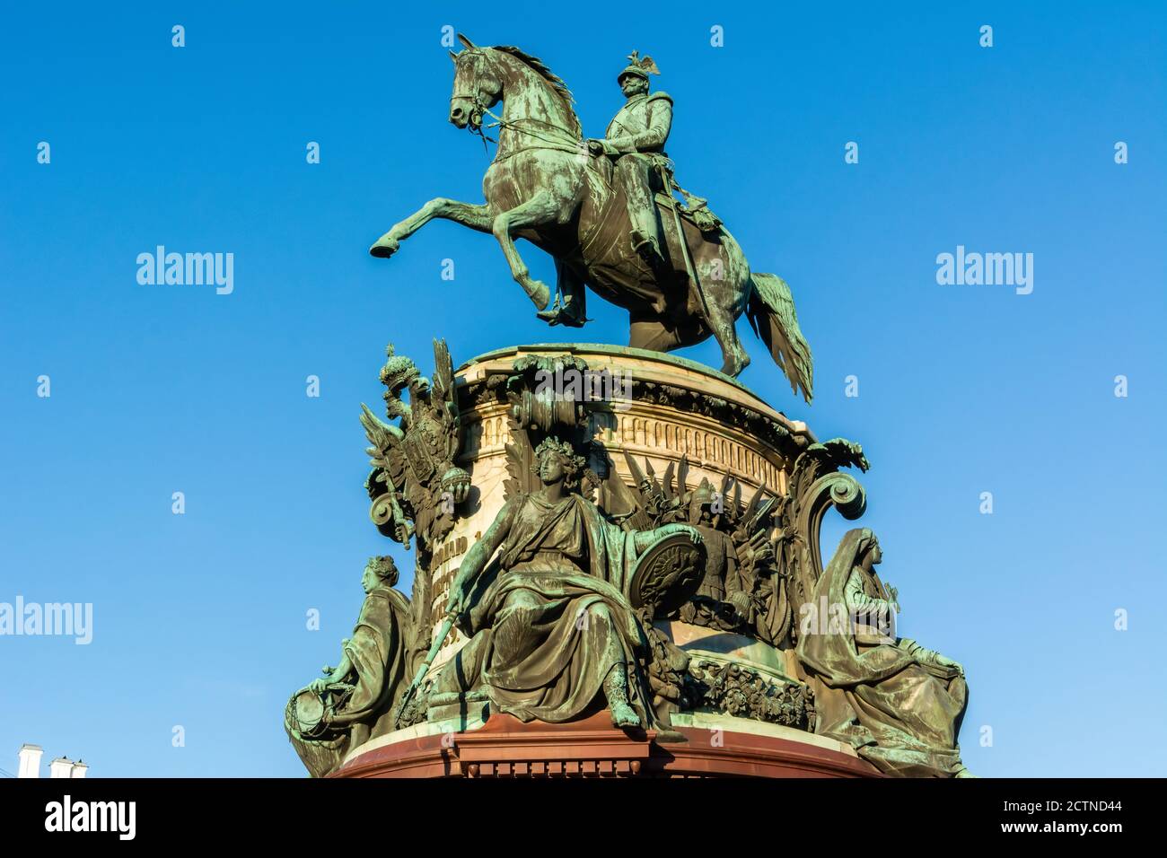 Saint nicholas statue hi-res stock photography and images - Alamy