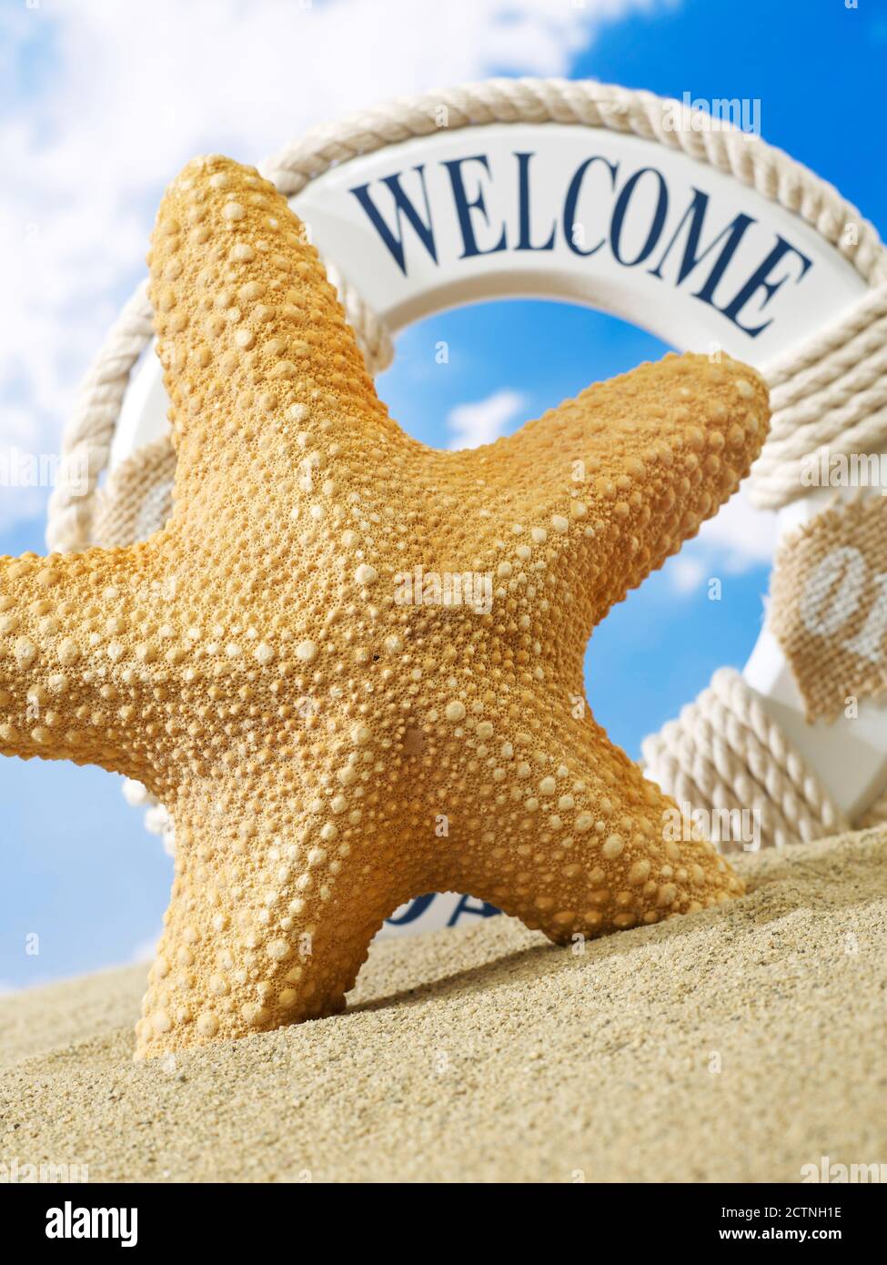 Starfish and welcome sign on beach Stock Photo - Alamy
