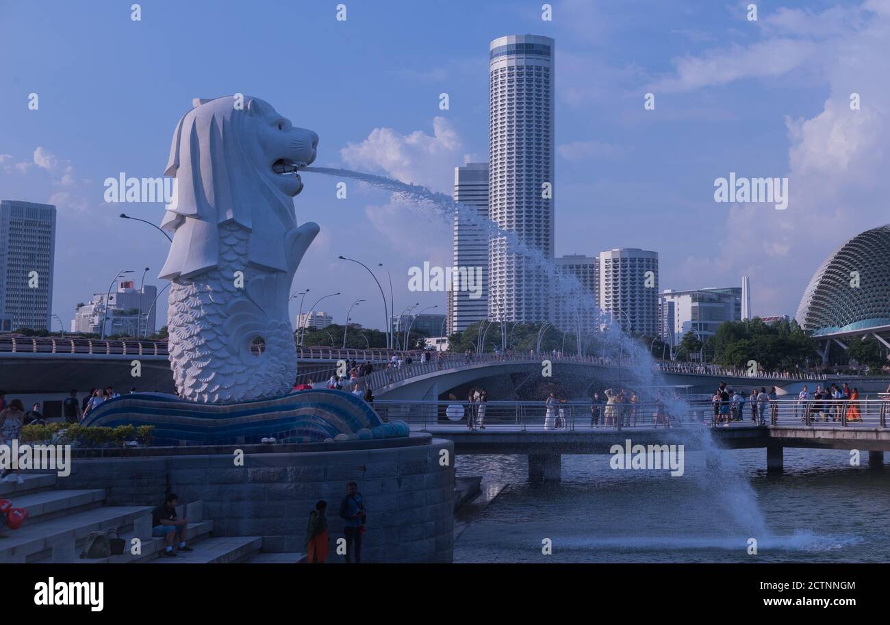 The merlion statue at Singapore Stock Photo - Alamy