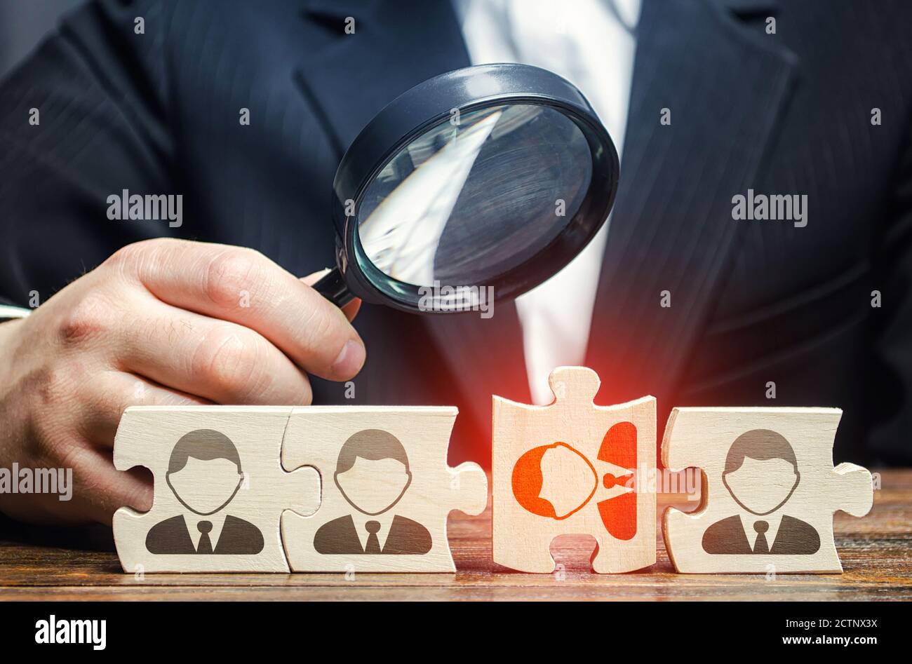 The man inspects the reason for the fragmentation of the team. A toxic ...