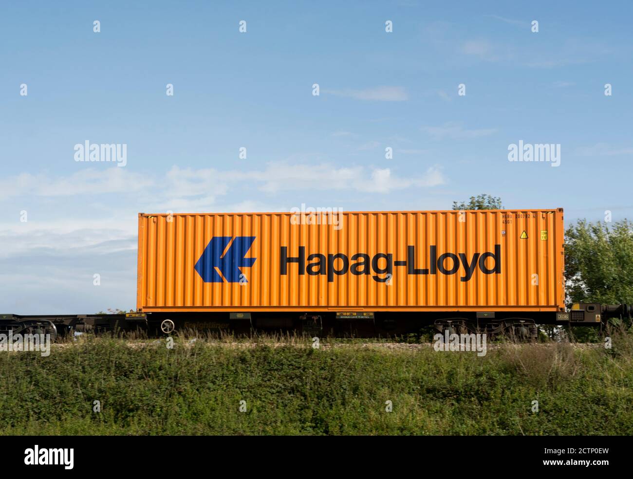 Hapag-LLoyd shipping container on a freightliner train, Warwickshire ...