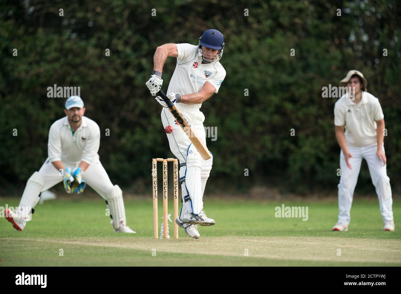 Left handed batsman hi-res stock photography and images - Alamy