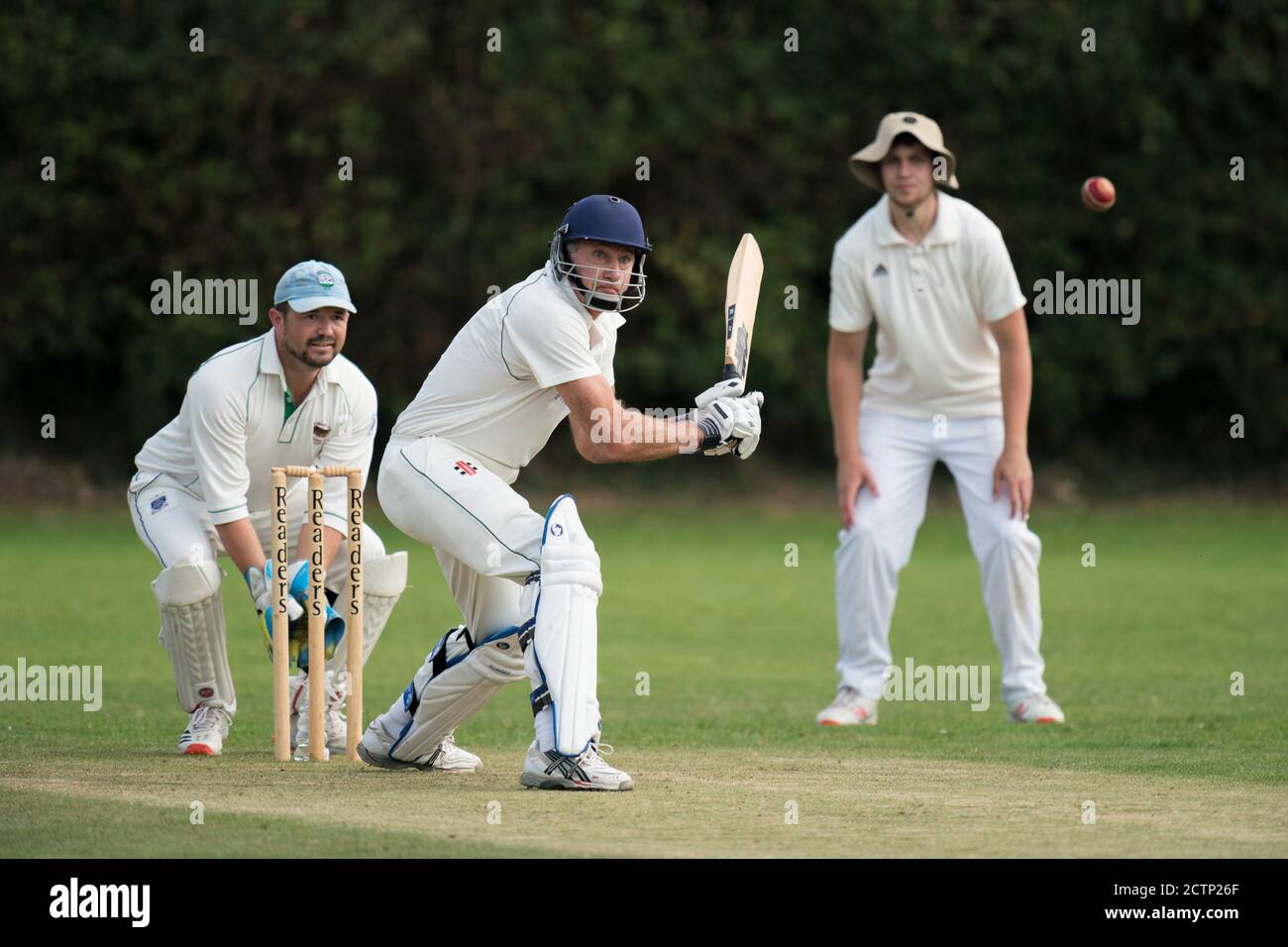 Left handed batsman hi-res stock photography and images - Alamy