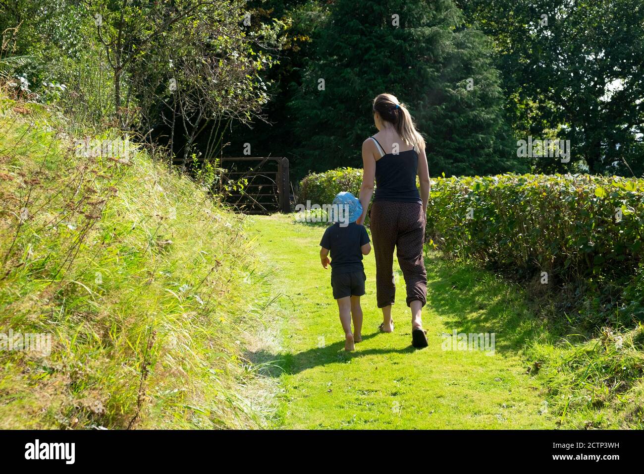 Walking behind mother hi-res stock photography and images - Alamy
