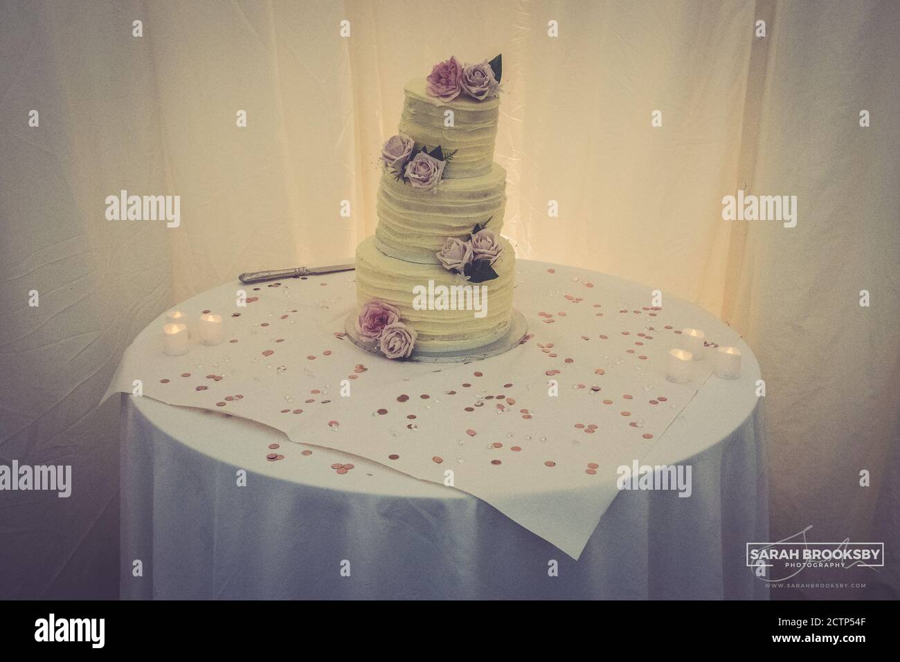 Ruined wedding cake hi-res stock photography and images - Alamy