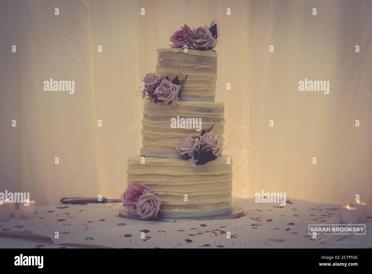 Ruined wedding cake hi-res stock photography and images - Alamy