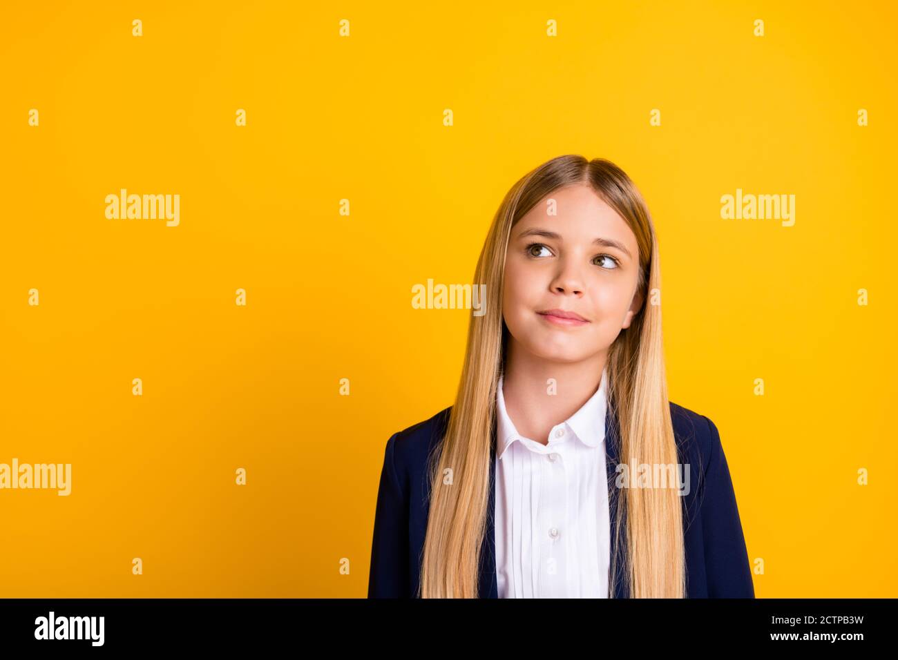 Close-up portrait of her she nice attractive pretty lovely brainy ...
