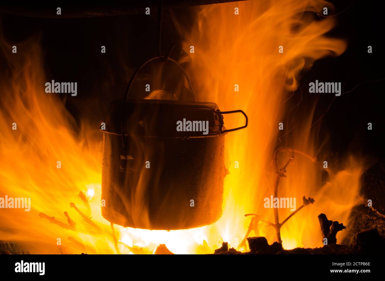 fire burns in the campaign. pot of tea by the fire Stock Photo - Alamy