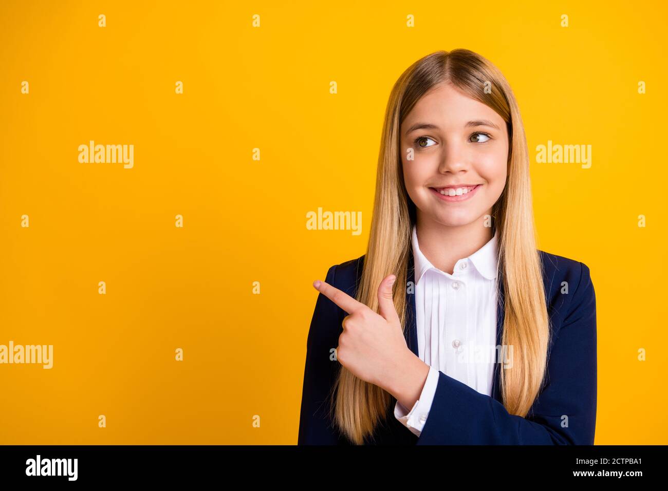 Close-up portrait of her she nice attractive cheerful long-haired ...