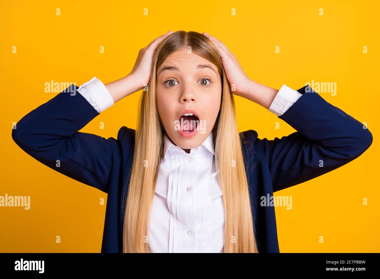 Close-up portrait of her she nice attractive overwhelmed schoolchild ...