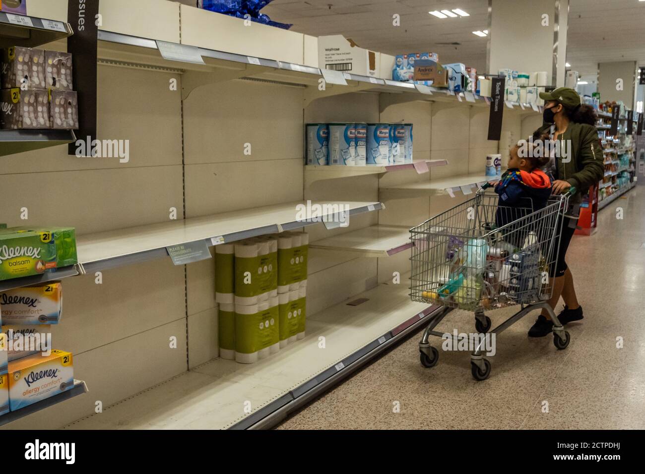 Toilet paper empty shelves hi-res stock photography and images - Alamy
