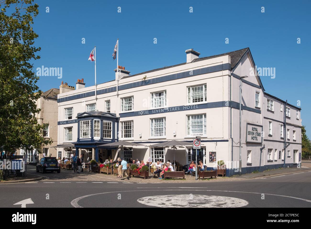 Pub with outside seating hi-res stock photography and images - Alamy