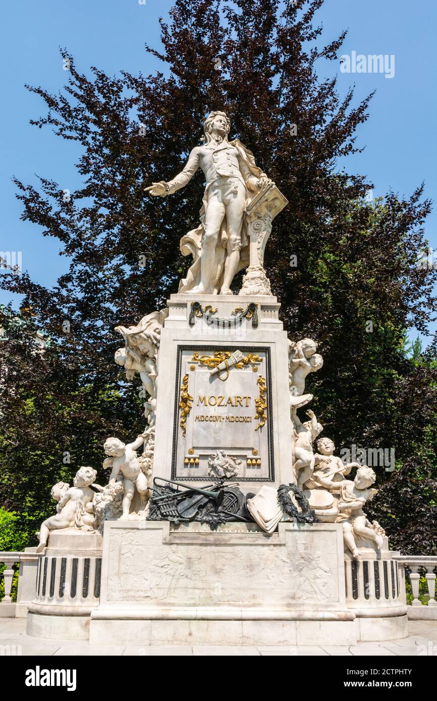 Statue of mozart in burggarten hi-res stock photography and images - Alamy