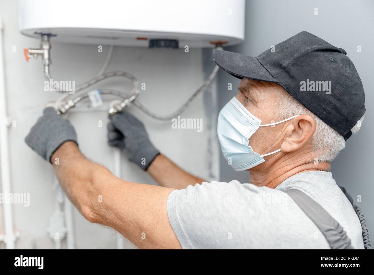 Gas mask fitting hi-res stock photography and images - Alamy