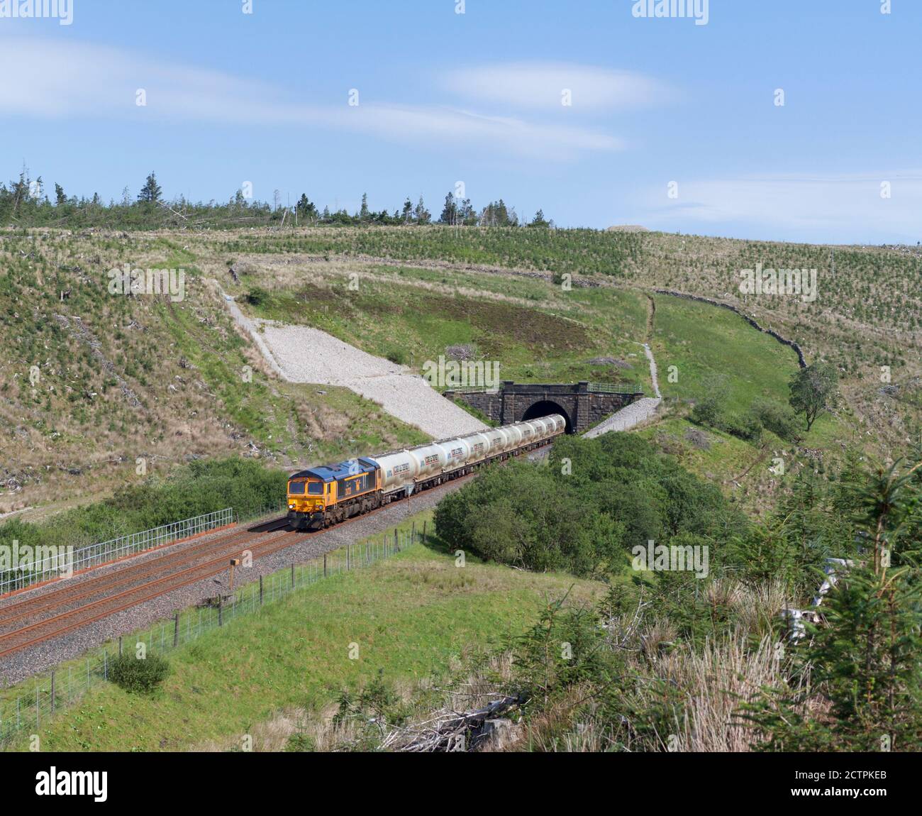 GB Railfreight class 66 locomotive 66723 at Risehill Tunnel on the ...